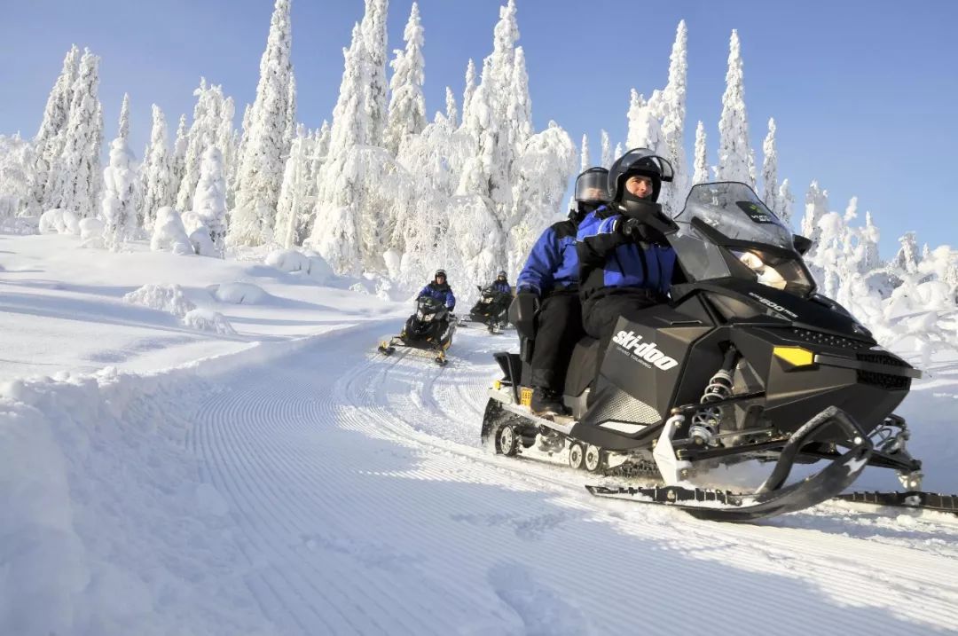 跟着顶级滑雪高手穿过风雪 去全球雪场激发无限能量_凤凰网