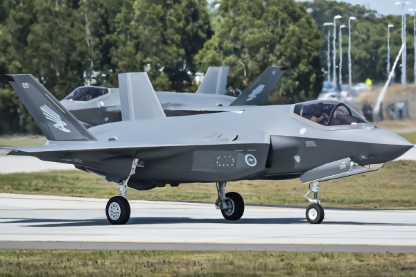 澳大利亚F-35A明年底将初具战力 目前已订购72架_凤凰网
