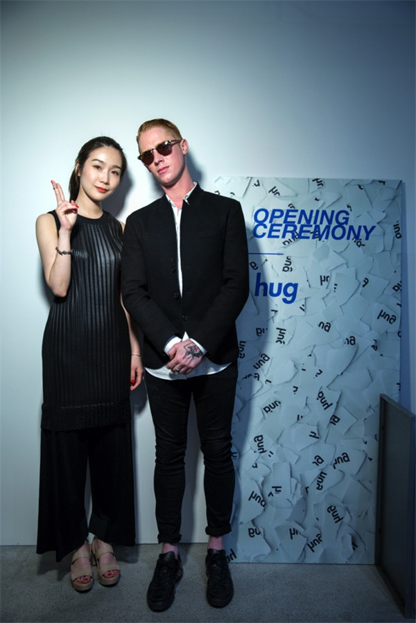 做与世界沟通的媒介 HUG成都时装买手店开业_凤凰时尚