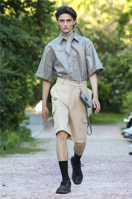 SEAN SUEN 2019春夏系列发布，去逃离 去隐世 继续战斗_凤凰时尚