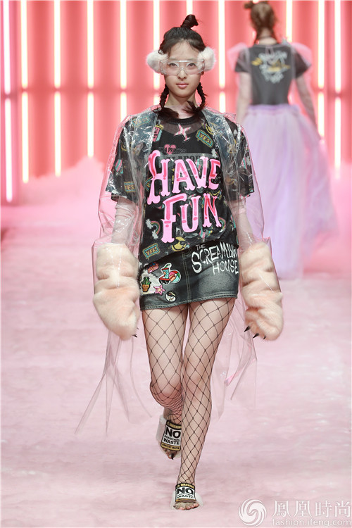 LALABOBO时装发布会 超强核能偷袭时尚界引发DNA双生裂变！_凤凰时尚
